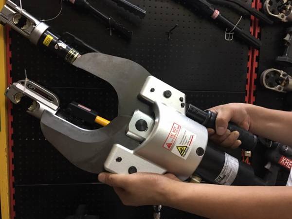 Hydraulic Copper and Aluminium Cable Cutter. OPT Electricians Tools
