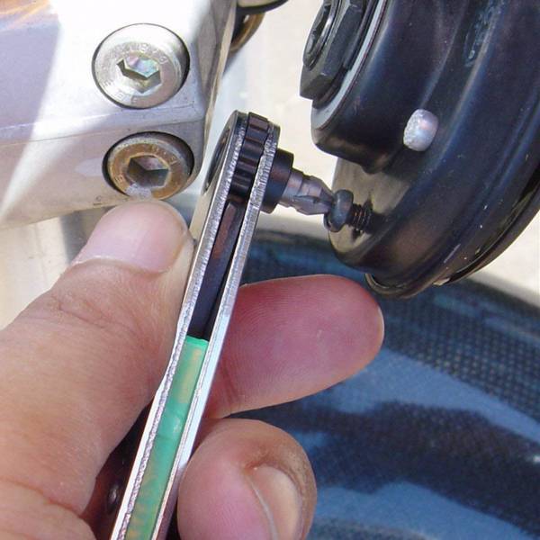 Low Profile Offset Ratcheting Screwdriver - Rhino Electricians Tools